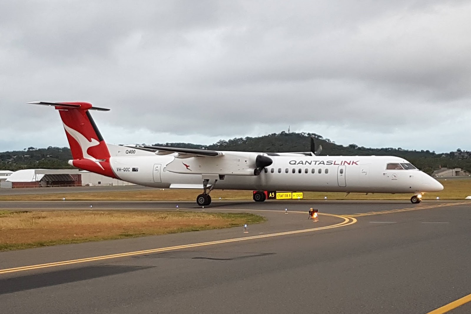 Central Queensland Plane Spotting: QantasLink Dash-8-Q400 VH-QOC in New ...