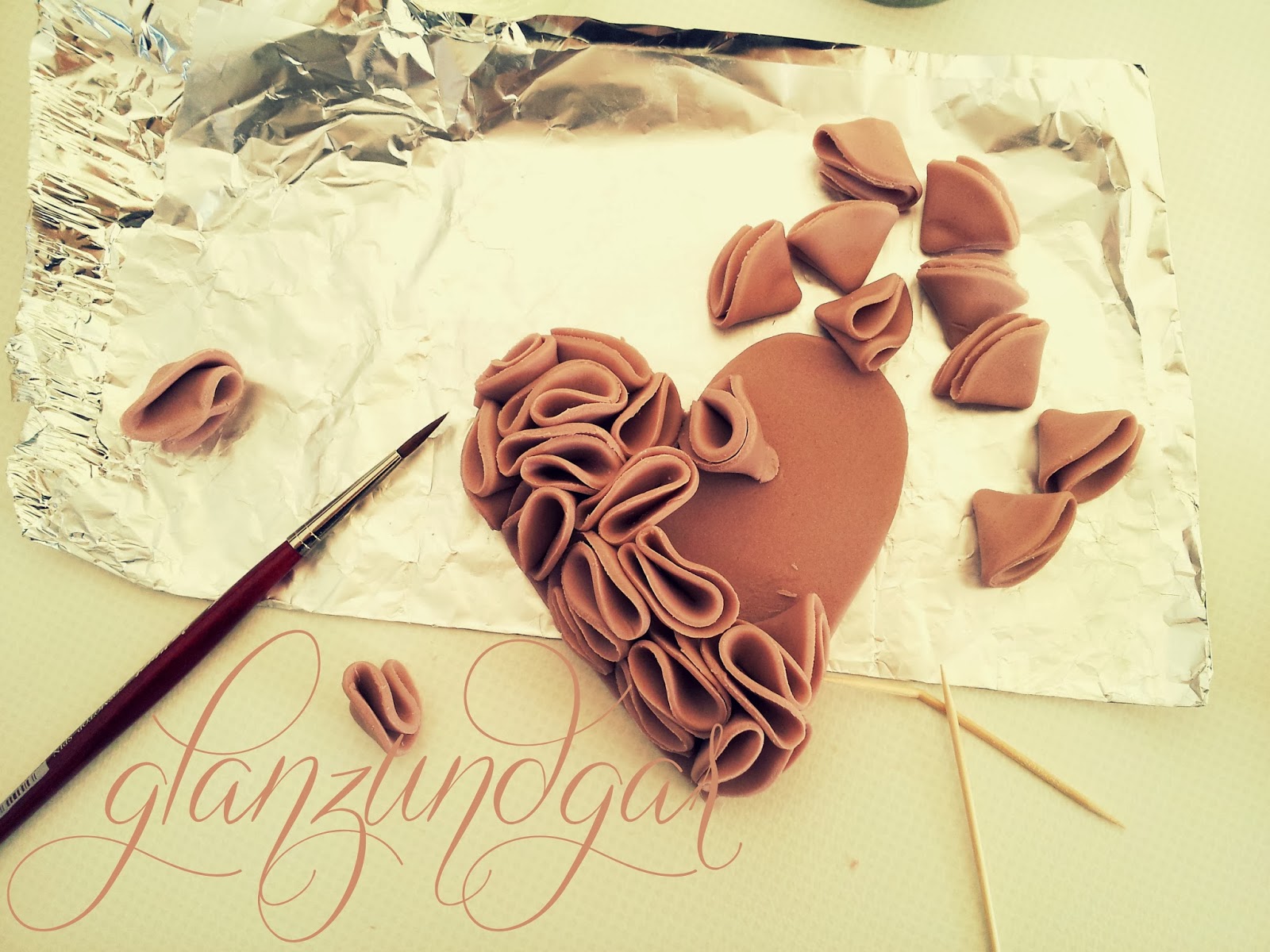 glanzundgar: ruffled heart tutorial