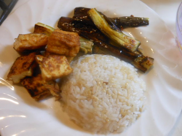 Tagalog Kitchen: Tokwa at Talong ..Simpleng ulam