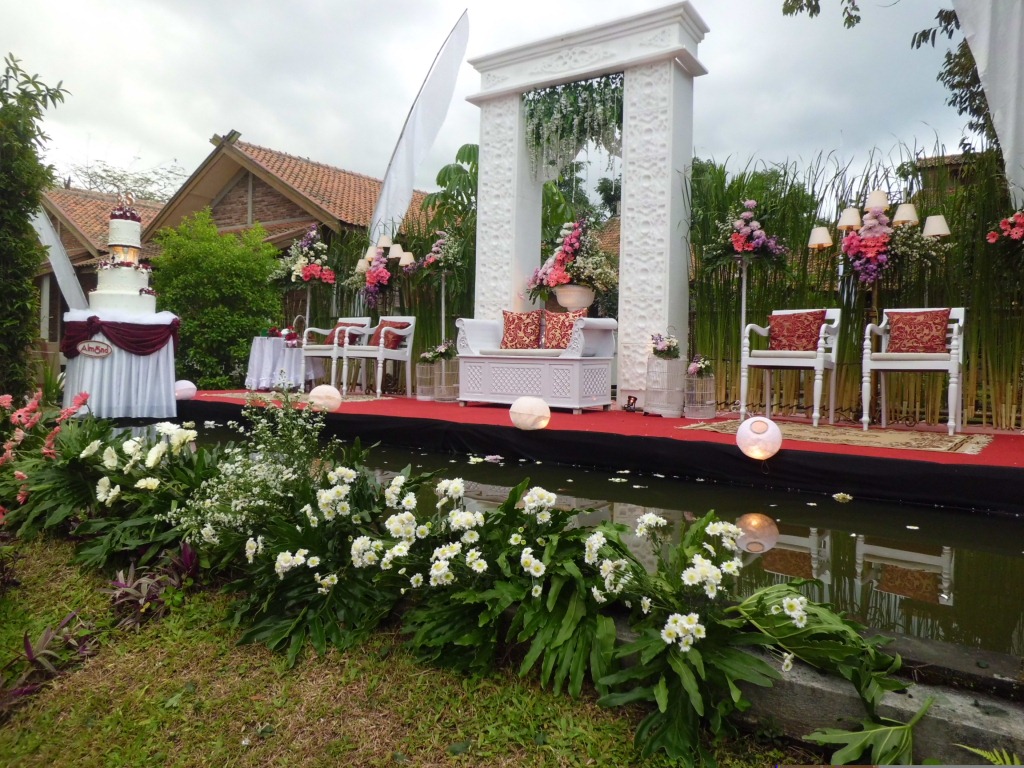 Alamanda Puspita: Dekorasi Pelaminan Outdoor - dan Dekorasi Pemberkatan ...