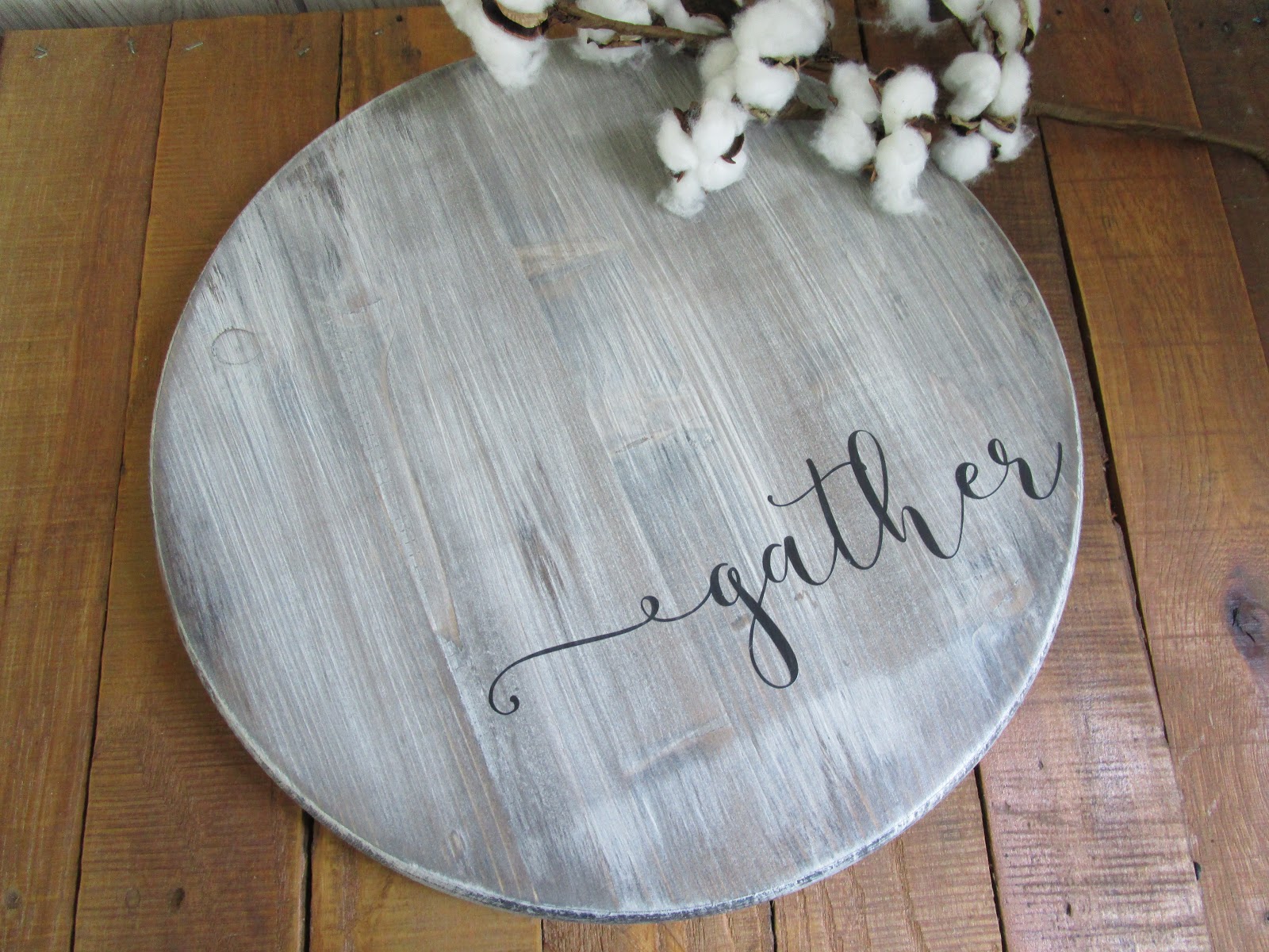 Northwoods Attic: Round Distressed Farmhouse Style Wood Signs