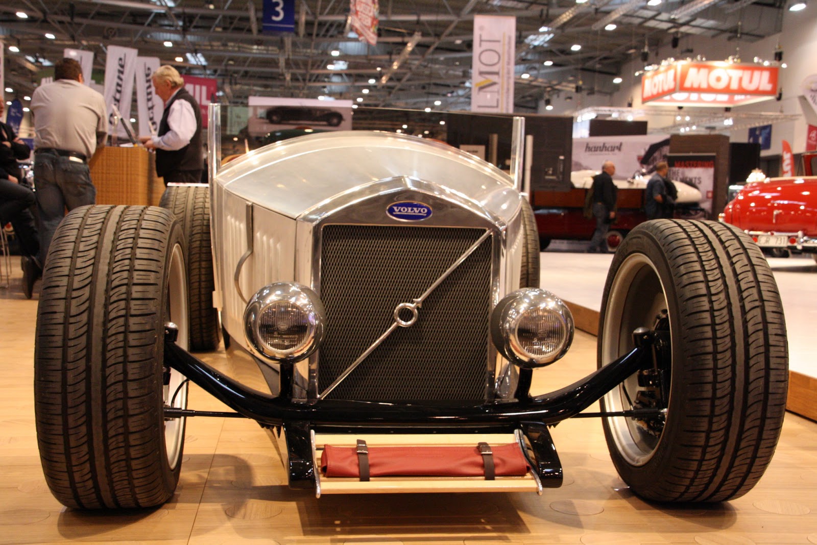 V8 Flyers Grenzland: "Hot Rod" by Volvo @ Techonclassica Essen 2013