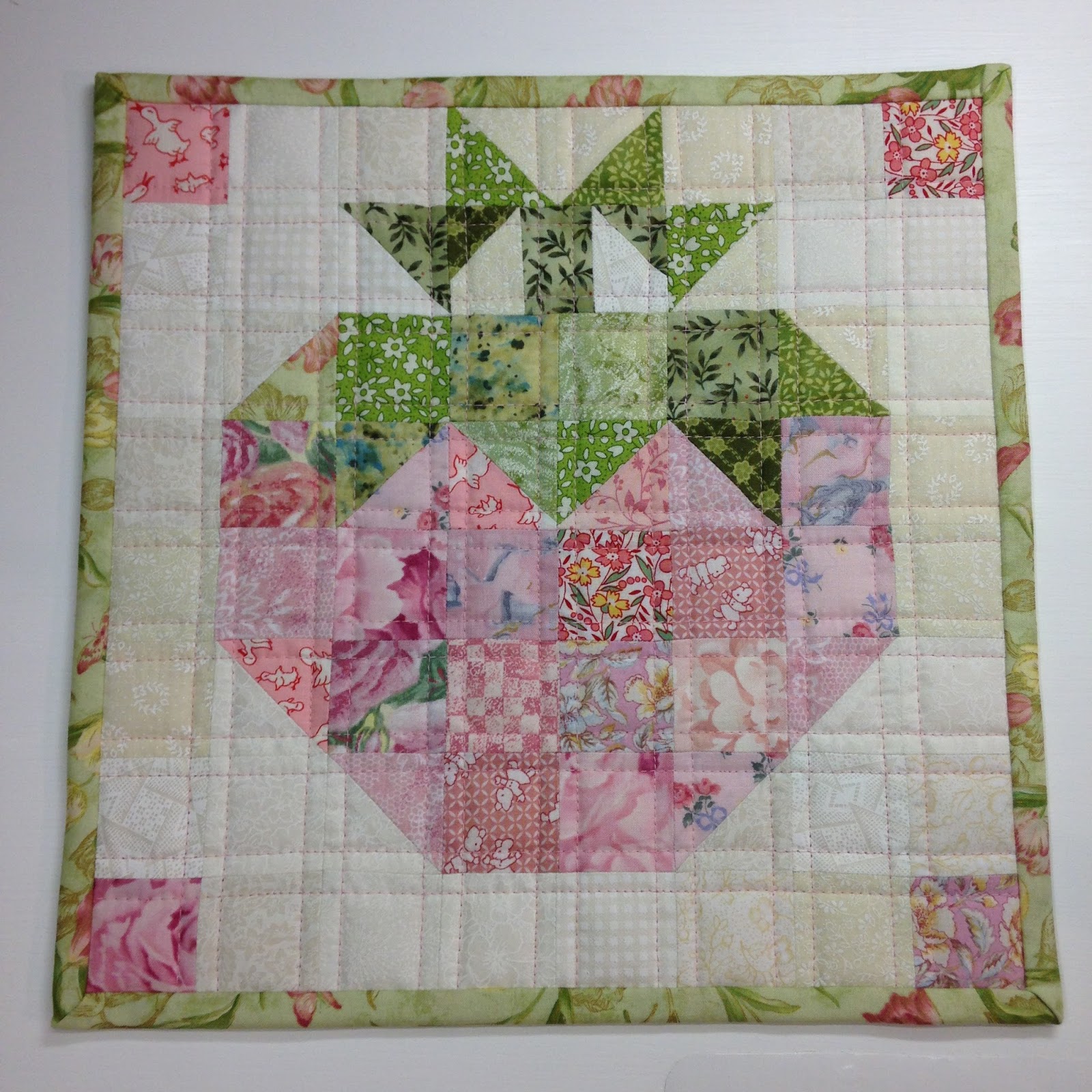 Quilt to the Edge....: Strawberry Block