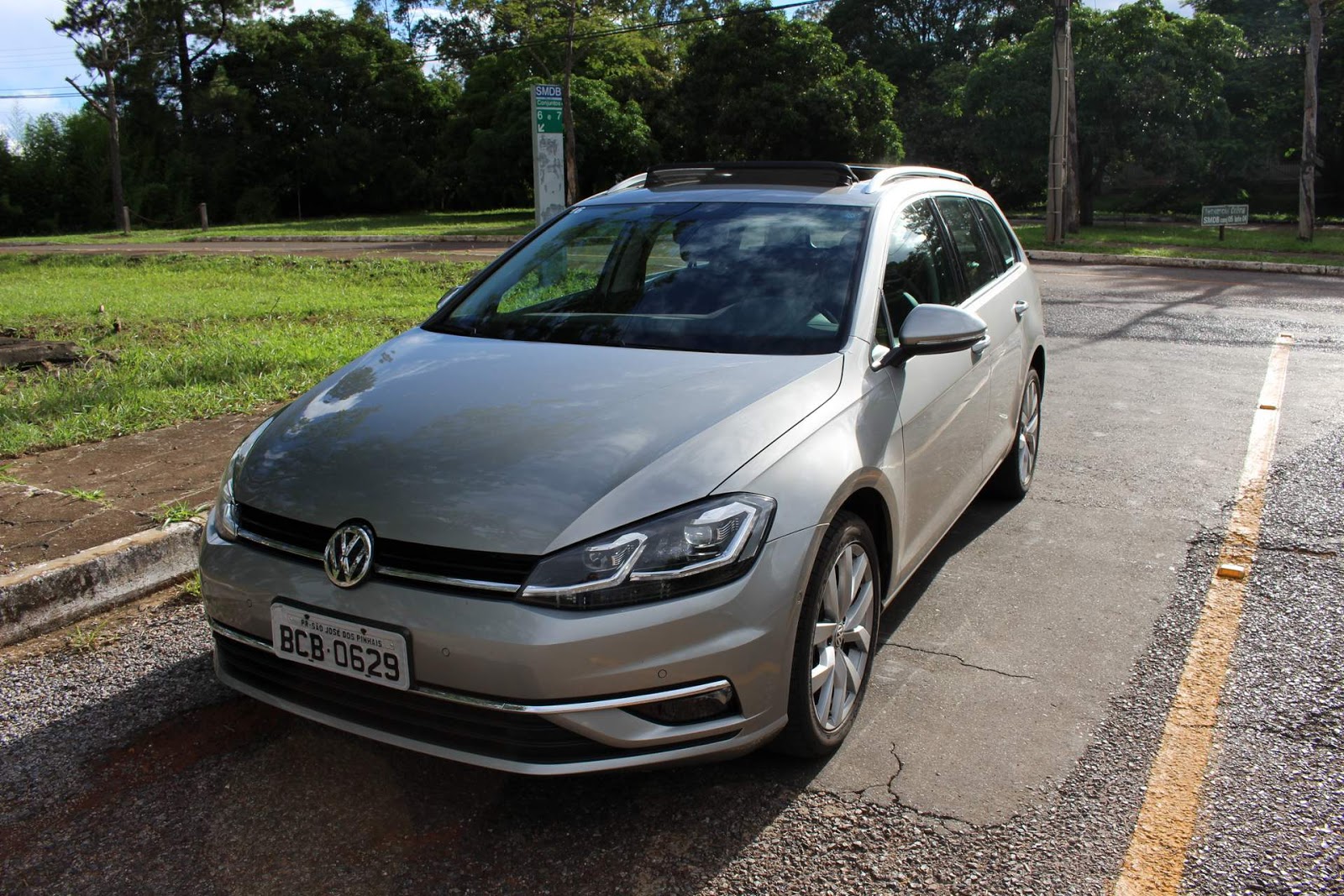 VW Golf Variant Highline 2018: a station premium + acessível