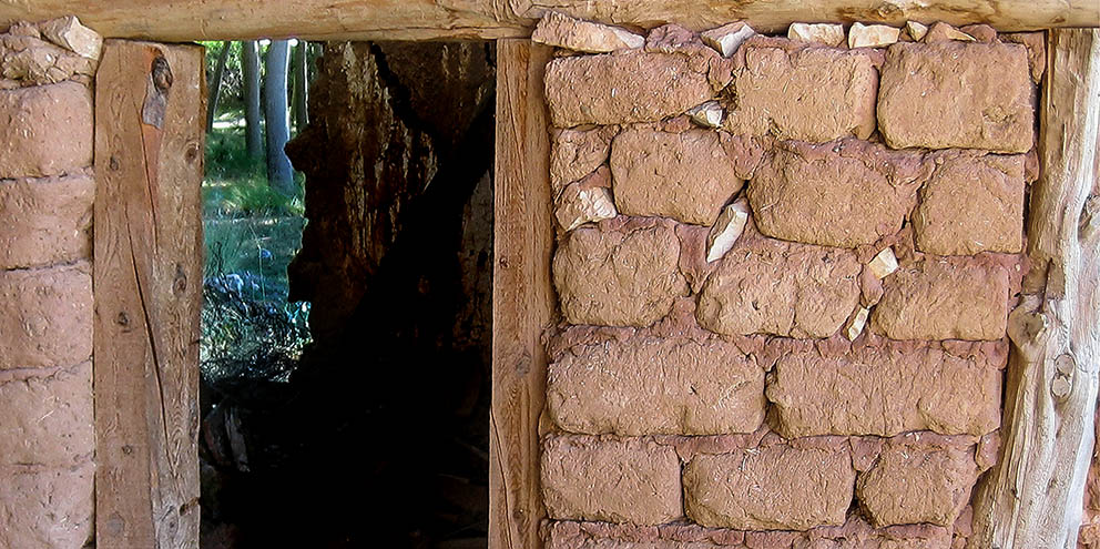 - Urbanismos -: El adobe como material urbano para construir casas