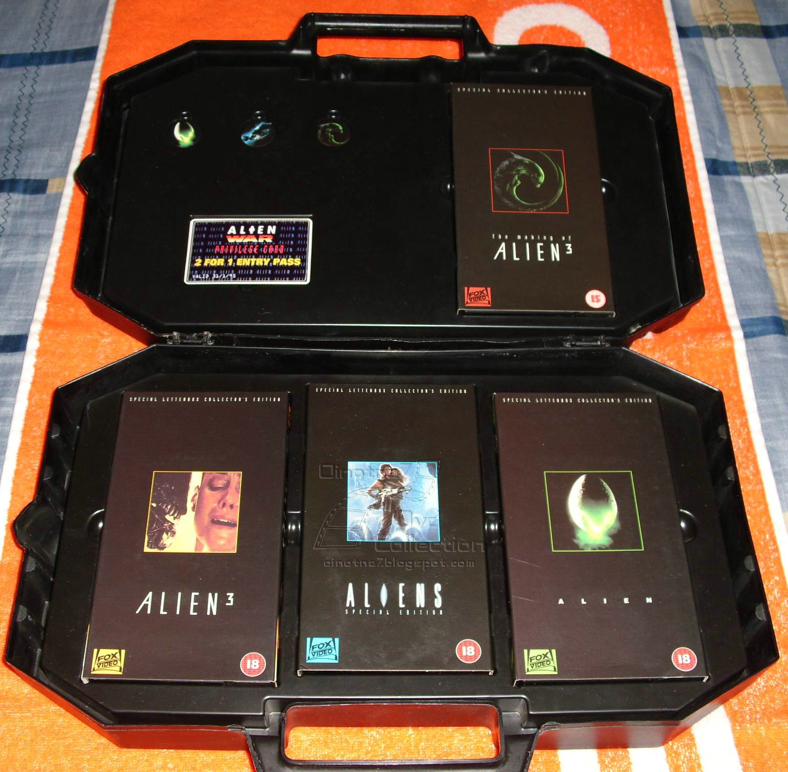 Oinotna7's dvd collection: Alien Trilogy - Limited Facehugger Case - VHS UK