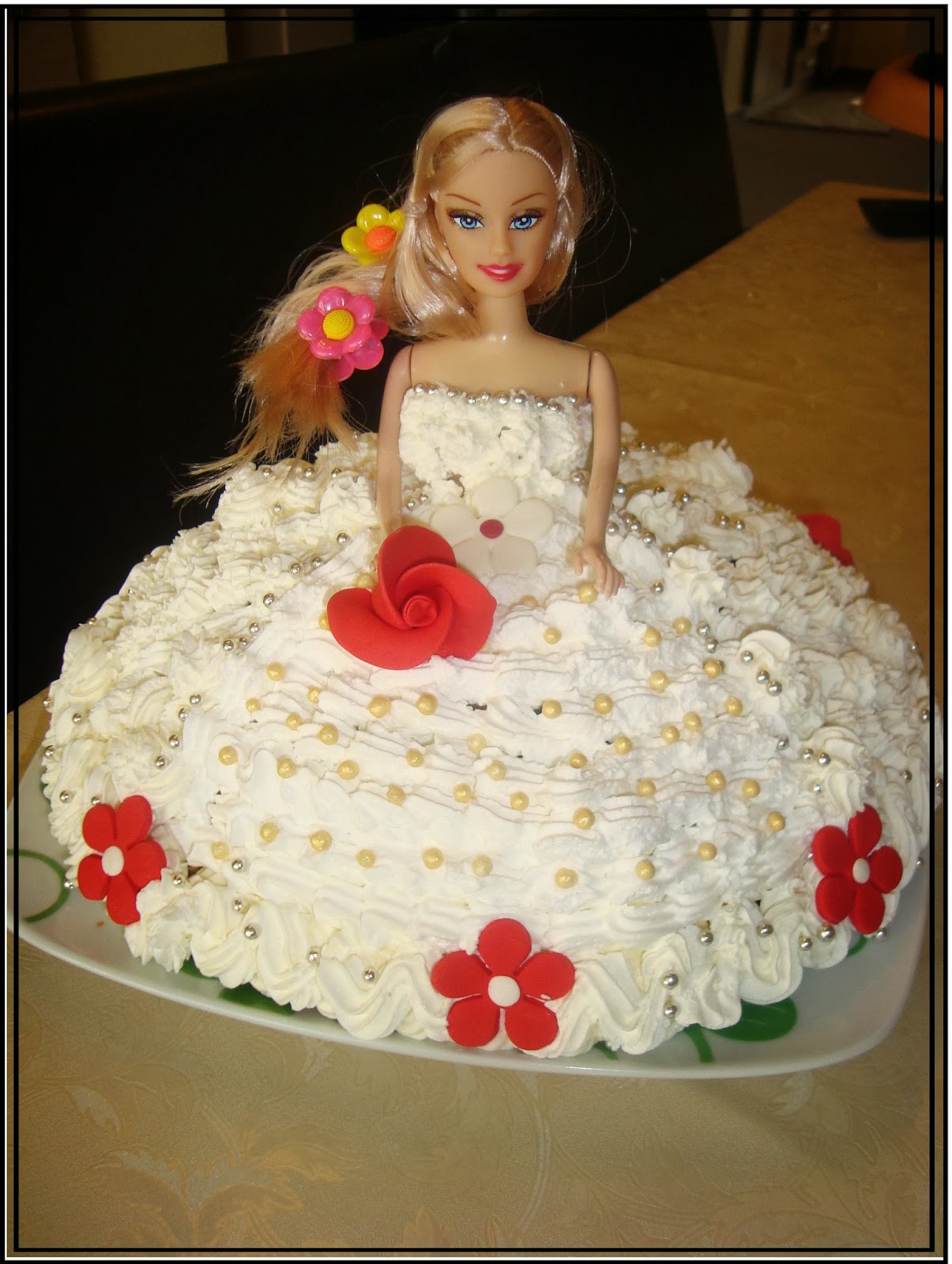 Micuta bucatarie a Ramonei: Tort Barbie (Tort cu mascarpone, frisca si ...