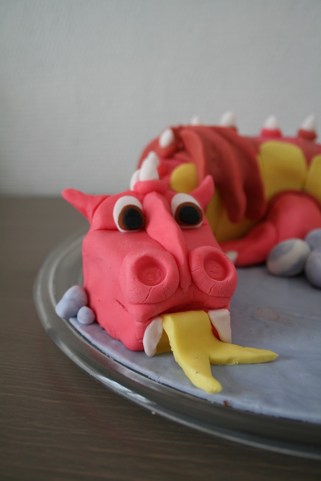 Tessons et macarons: Gâteau dragon