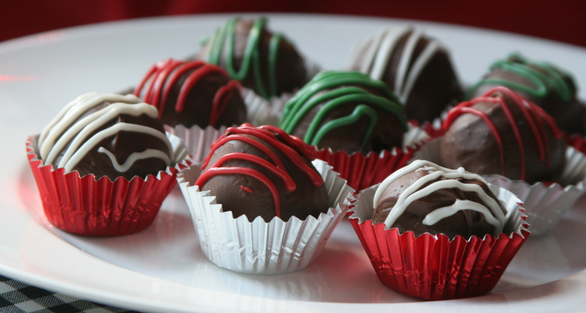 Punkie Pie's Place ...: Holiday Cake Bon Bons