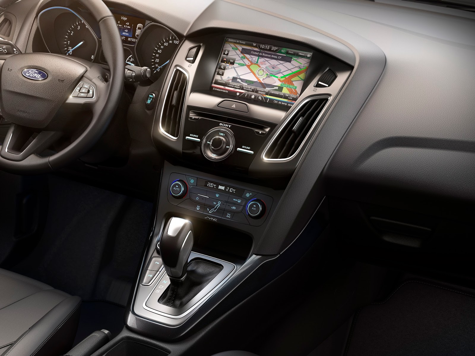 Ford lança Focus Hatch 2016, reestilizado e com novos itens