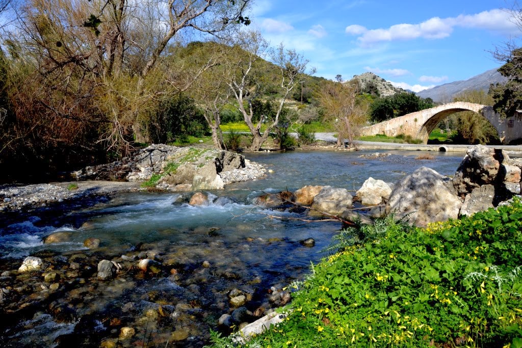 Nomadish: Hiking in gorgeous Preveli gorge