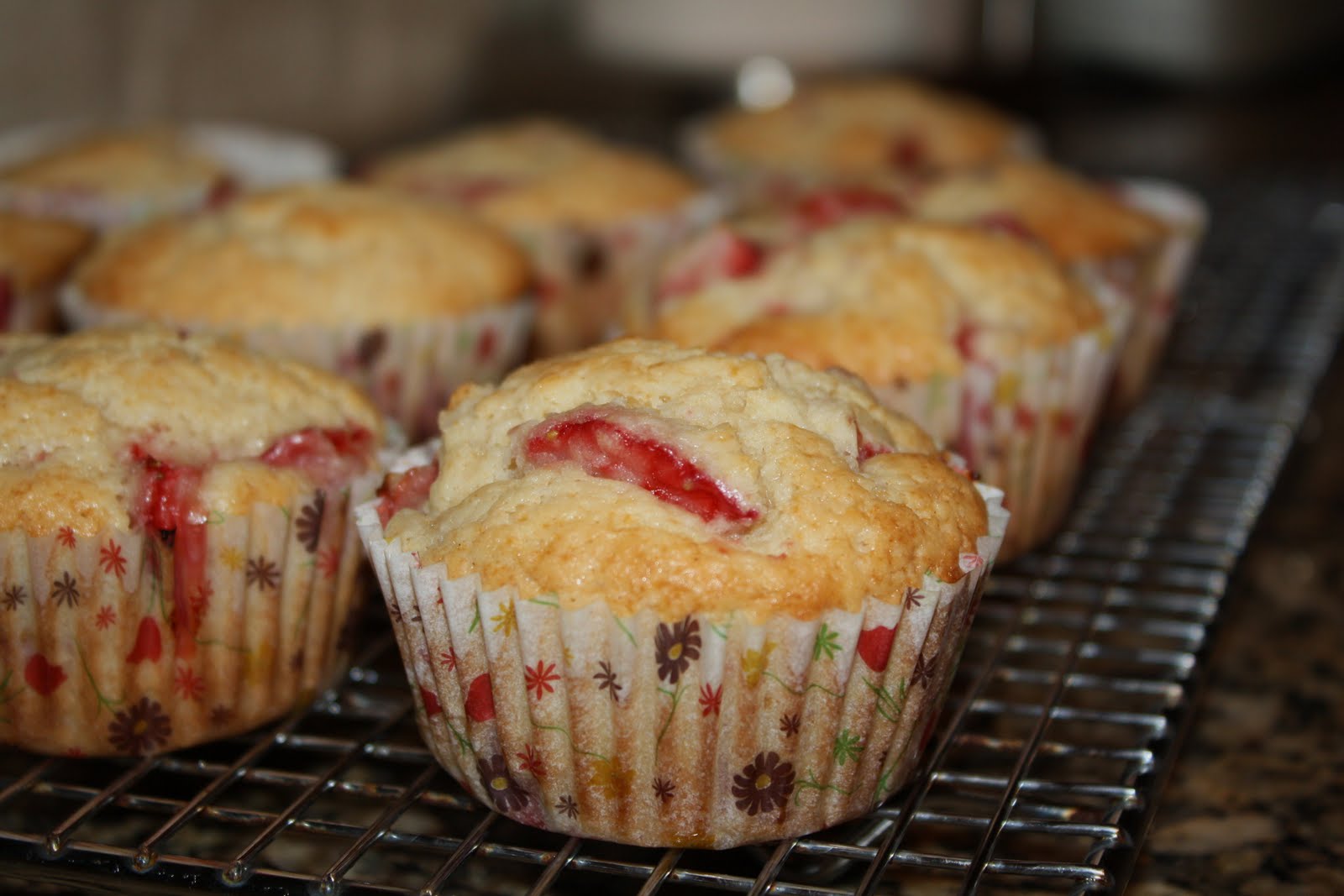 sunday sweets: strawberries and cream muffins