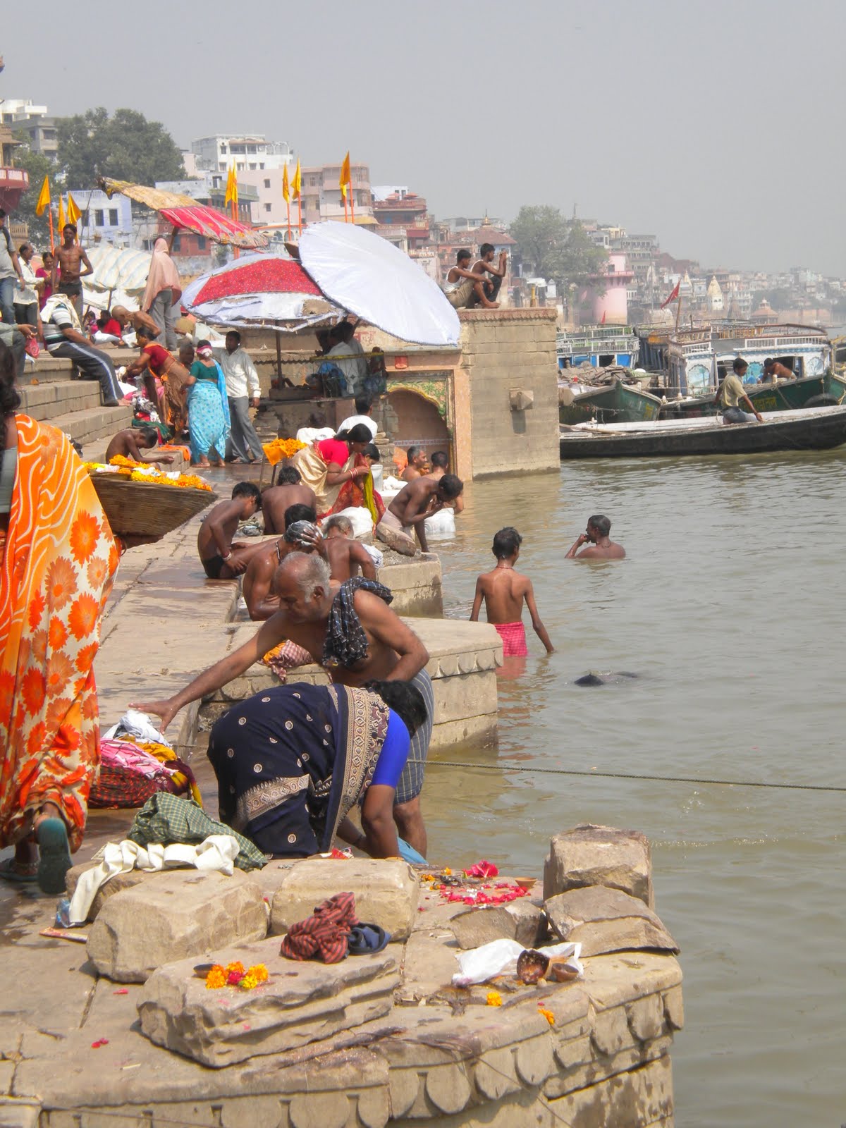 Incredible India: Le Gange, entre dévotion et pollution!