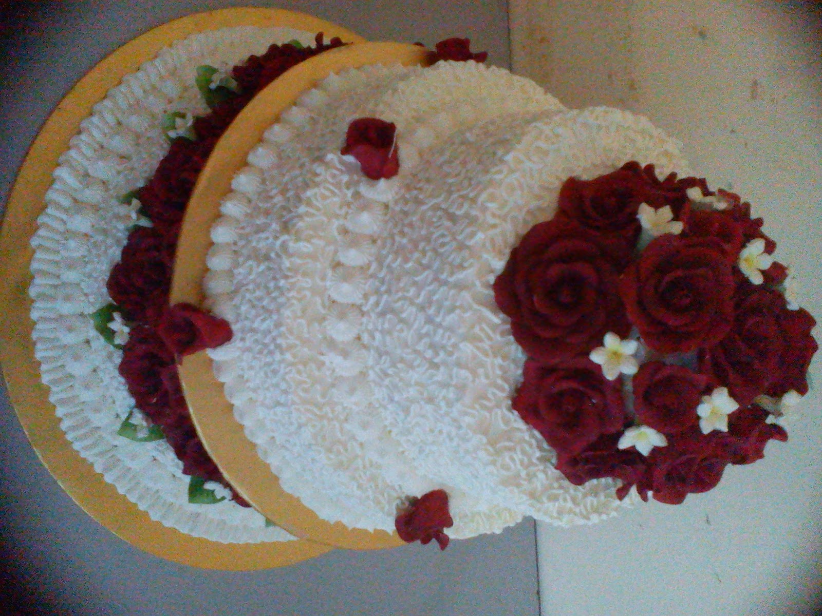 Balqisyia's Choc Shop: WEDDING CAKE - MAROON THEME