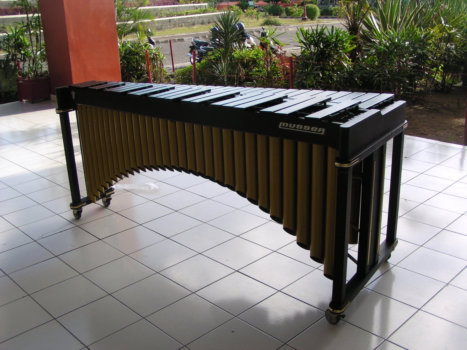 seputar tips dan artikel indonesia: 6 ALAT MUSIK PADA TANJIDOR