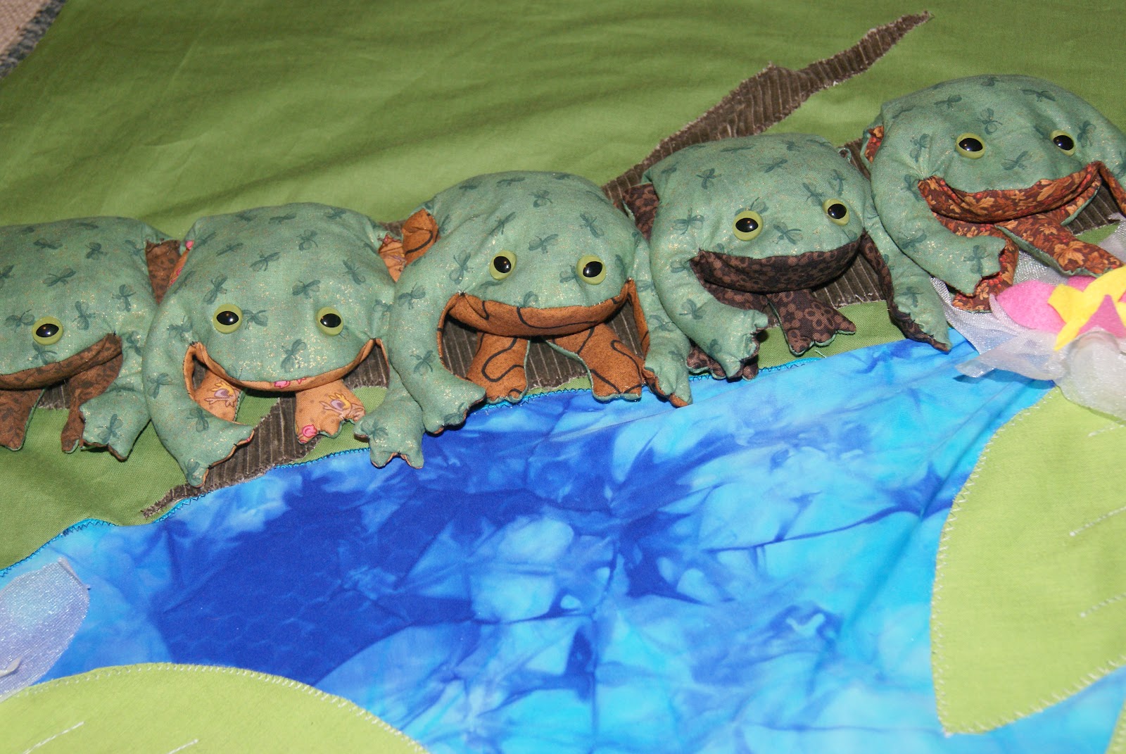 herbie hen: Nannie's froggies