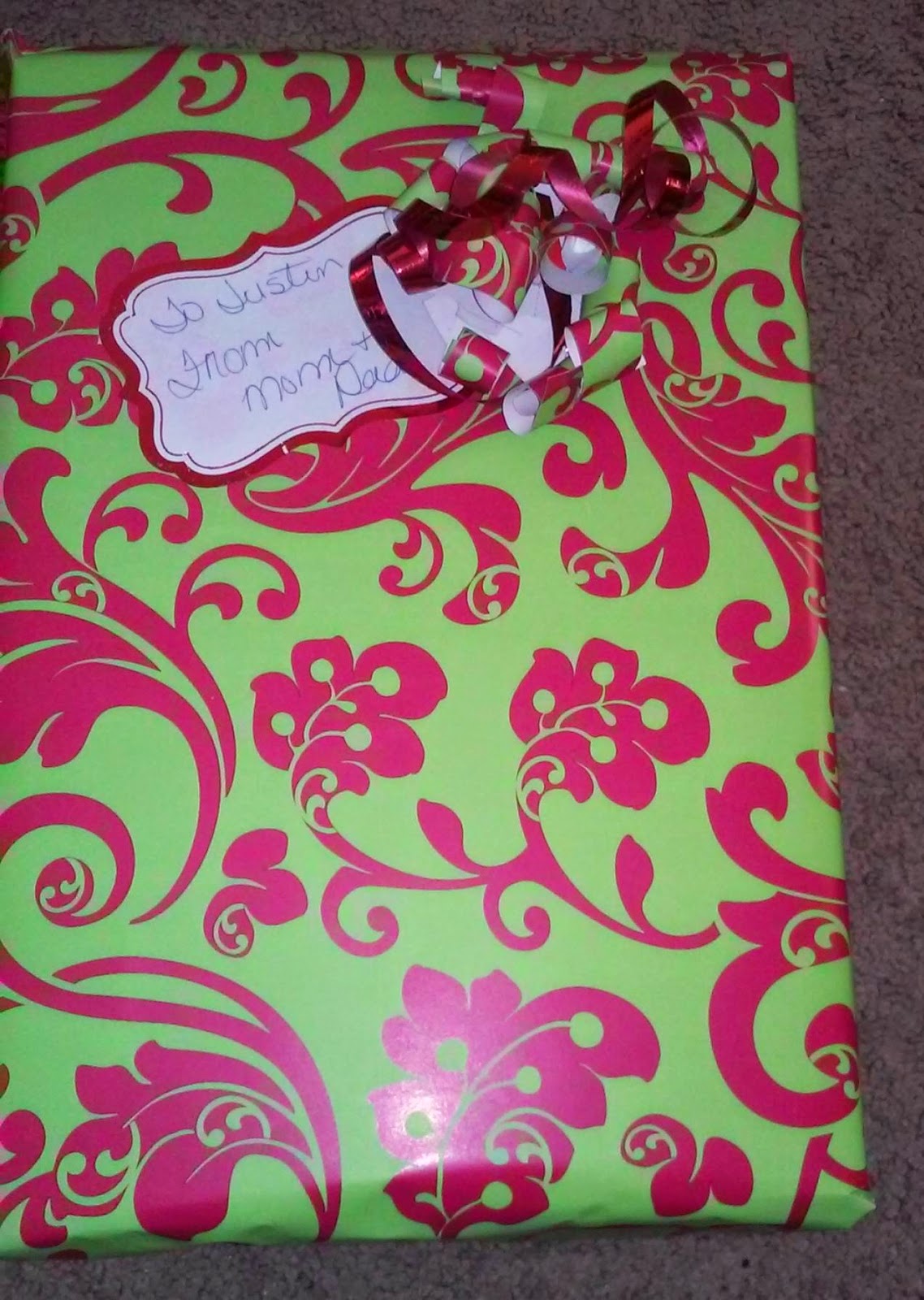 Welcome to the Tralace: Wrapping paper bows