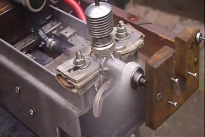 Vintage Model Airplane Engines Running: Kestrel 1,9 cc diesel aprox 1949