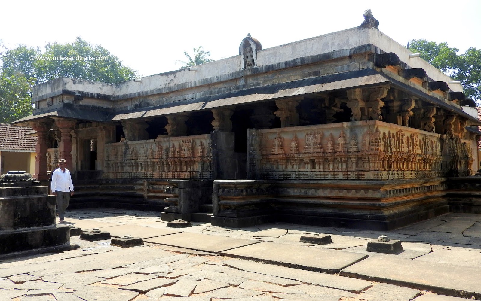 Miles and Trails: Rameshwara Temple, Keladi