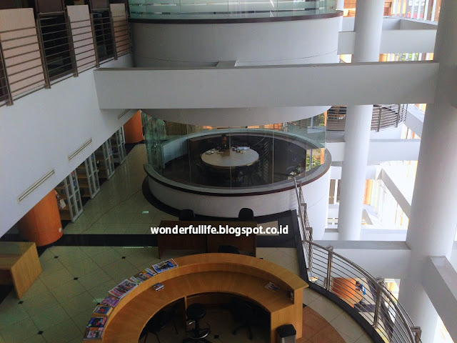 Kemegahan dan Keunikan Perpustakaan Soeman HS Pekanbaru - Travelicious