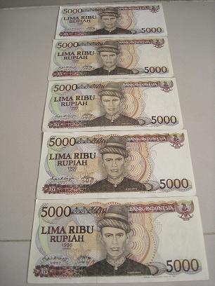 ANTIQUE STUDIO 33: 8 LEMBAR UANG 5000 RUPIAH TAHUN 1986 "TEUKU OEMAR
