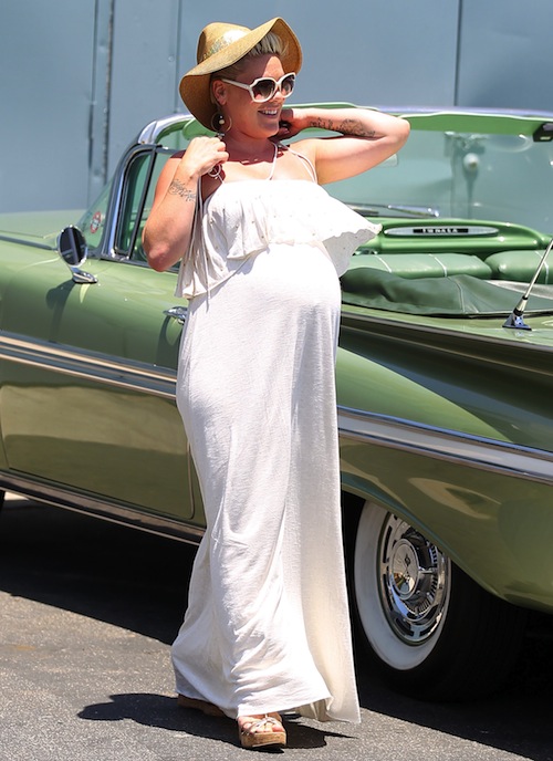 A Very Pregnant Pink Goes Out To Lunch In Malibu