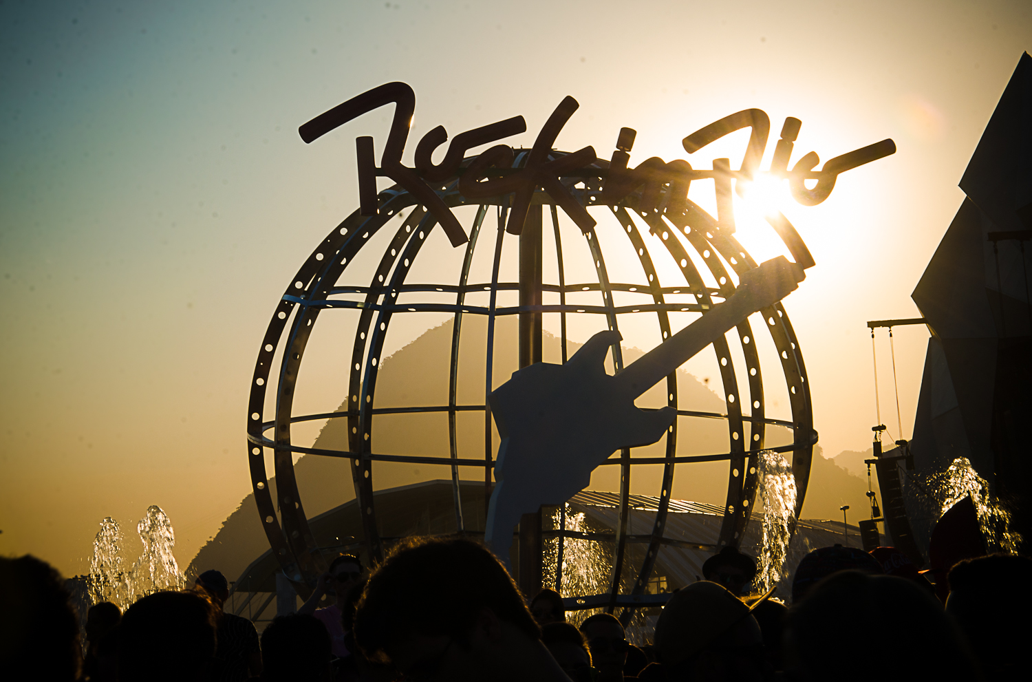 Primeiro dia de Rock in Rio tem show de imagens e clima colorido na ...