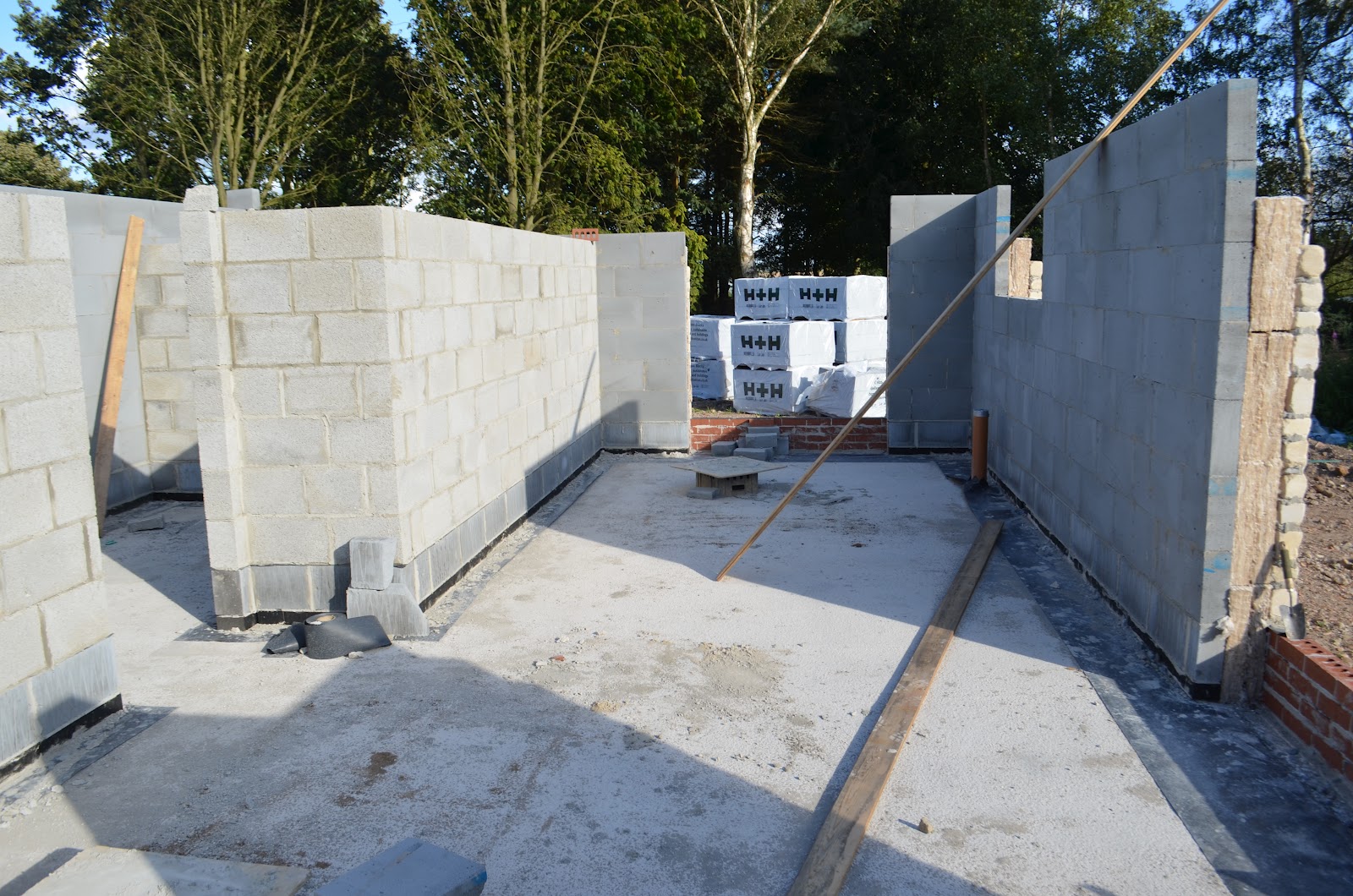 sustainable garden: waxwings internal blockwork