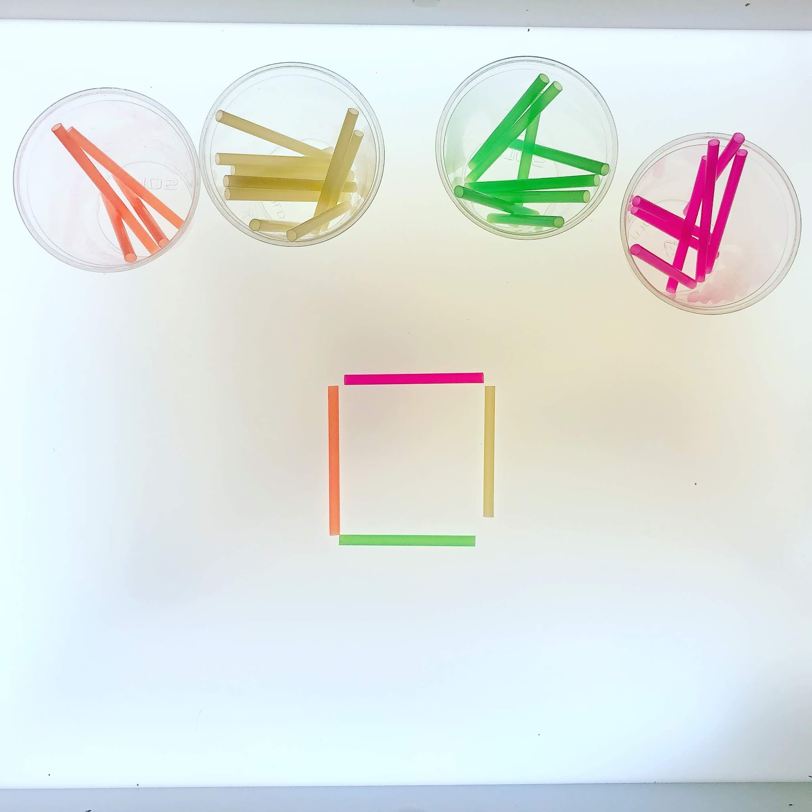 Find the Little Mind: Lights, camera... PLAY! 5 Simple Light Box ...