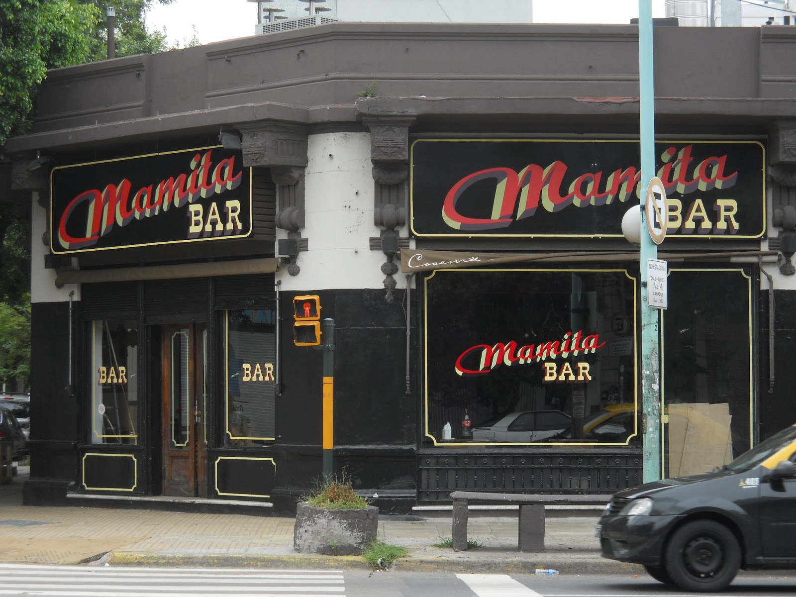 Letras en #Diseño: Mamita Bar, Av. A.Thomas y Olleros