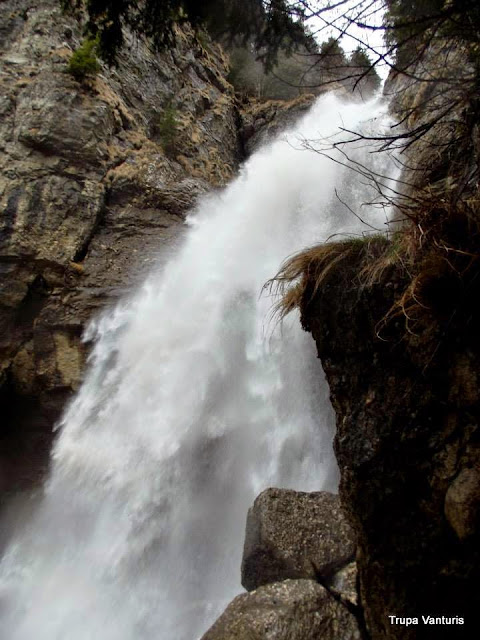 Poveştile mele: La Cascada Vanturis din Muntii Bucegi