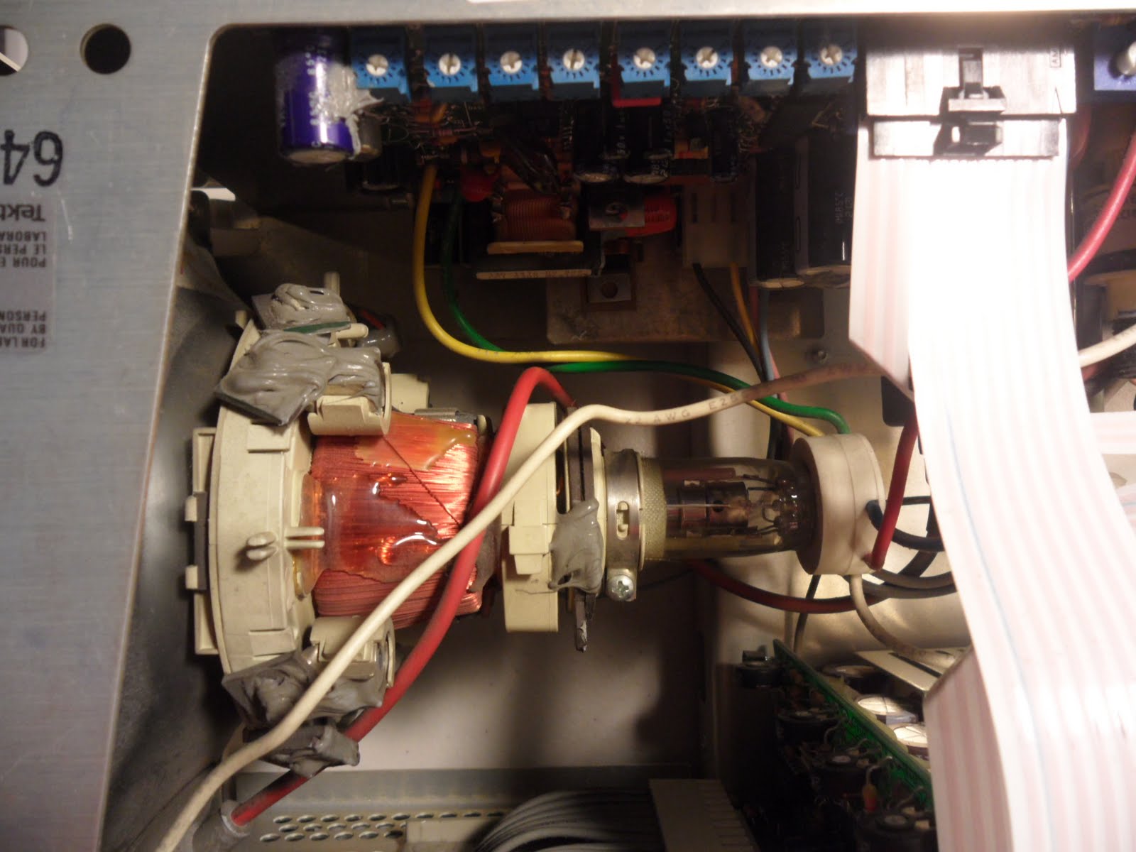 Oscilloscope: The inside of a Tektronix TDS 420 150 MHz oscilloscope