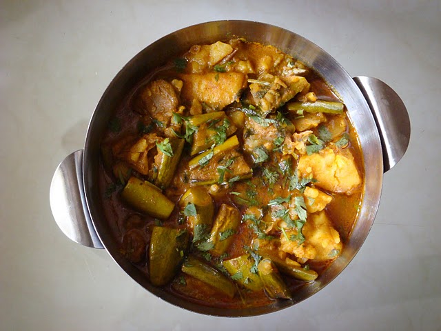 Easy Indian Cooking: Bihari Aloo Parval Dum