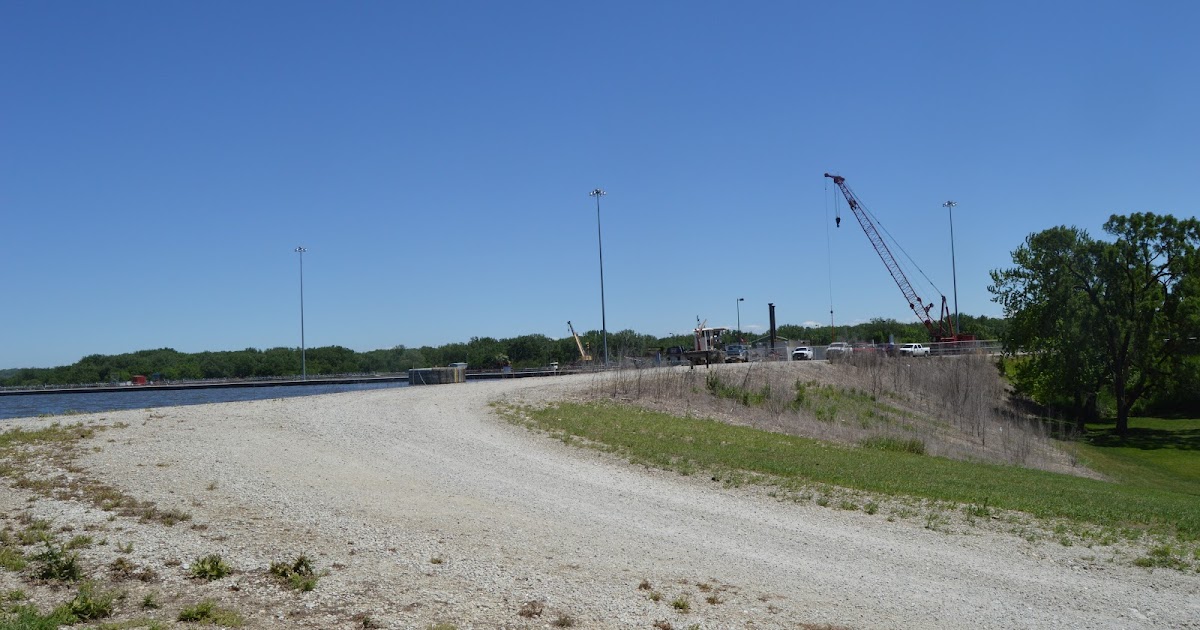 Industrial History: 2017 Brandon Lock Repairs with a Manitowoc 777 Crane
