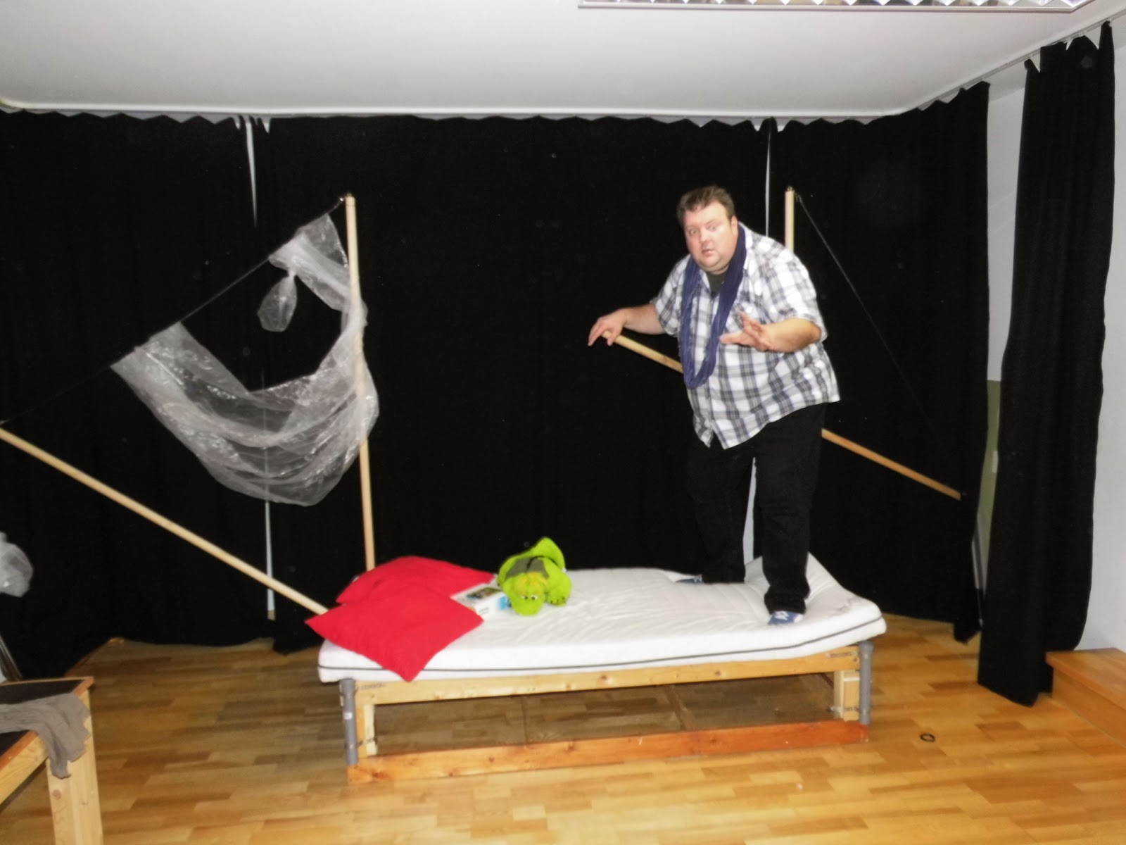 Kunst und Fertig - Kunst&Fertig - KunstundFertig: Das neue Bühnenbild: