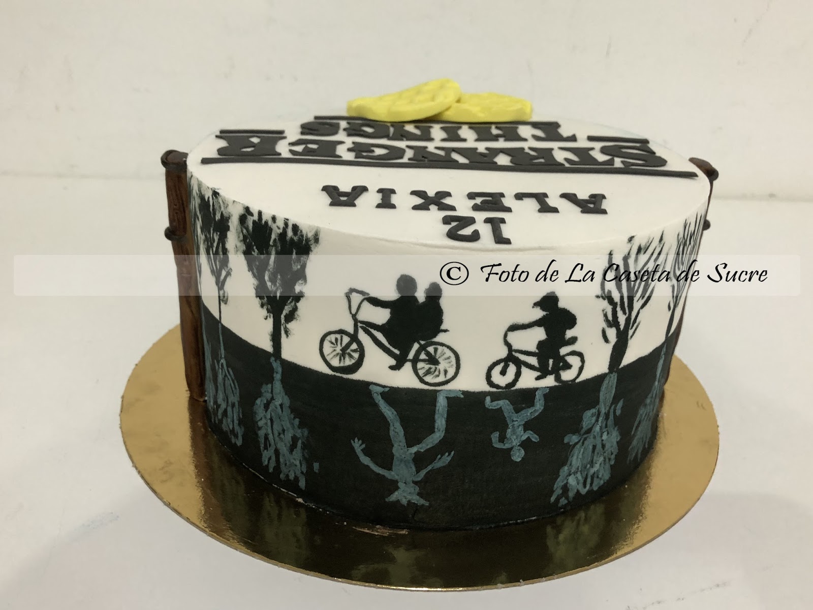 La Caseta de Sucre: TARTA STRANGER THINGS CAKE