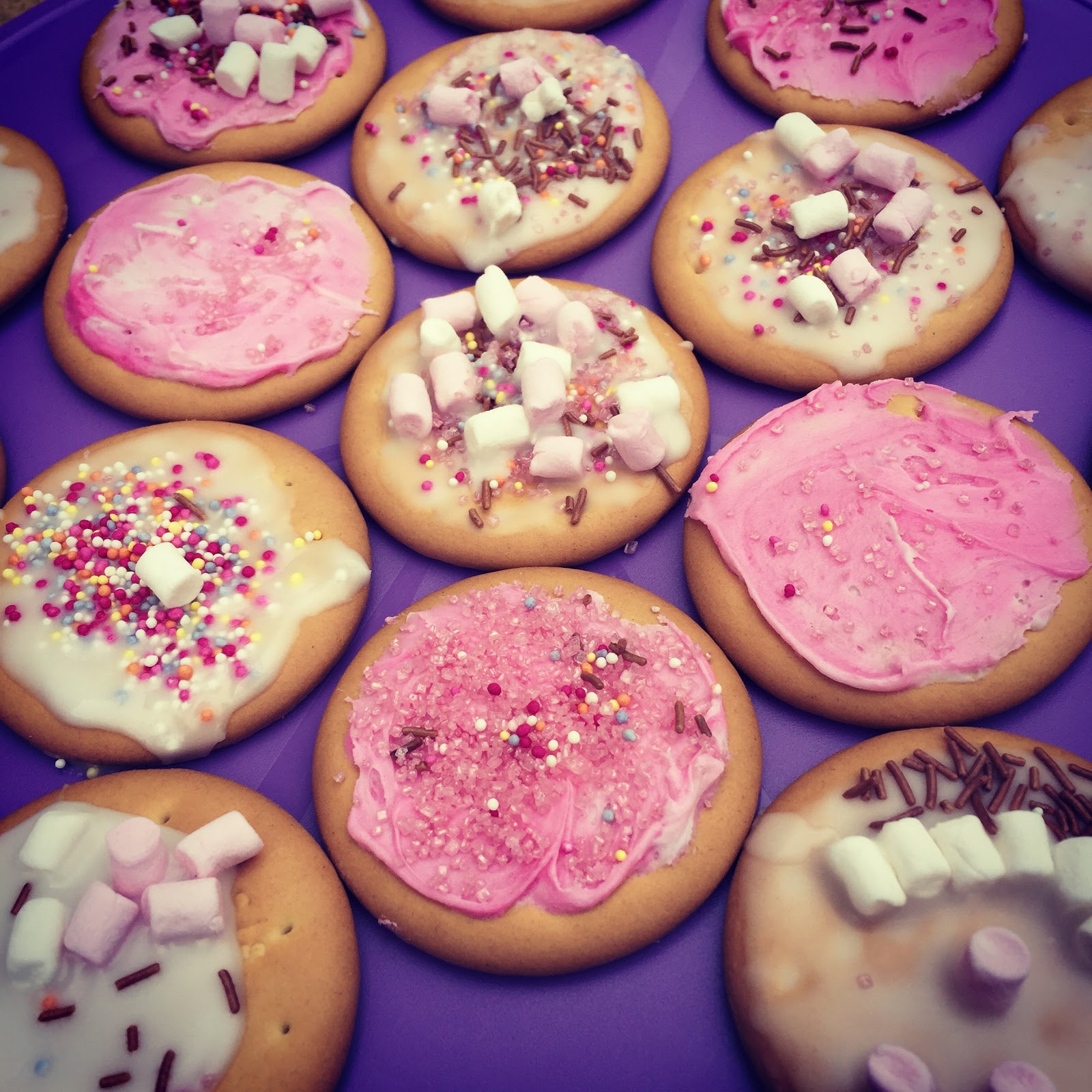 Mrs Bishop's Bakes and Banter: Stripe Cupcakes & Decorating Biscuits ...