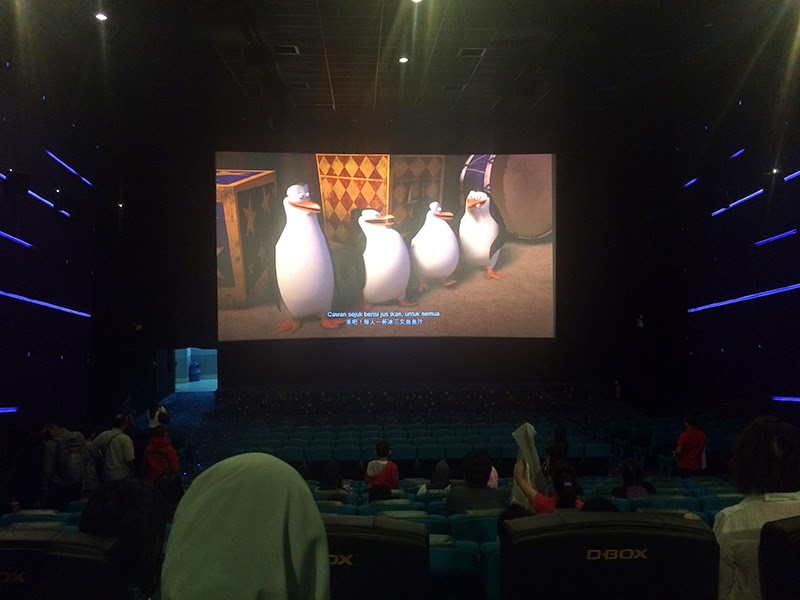 Plus Size Kitten: Penguins of Madagascar GSC D-Box Review