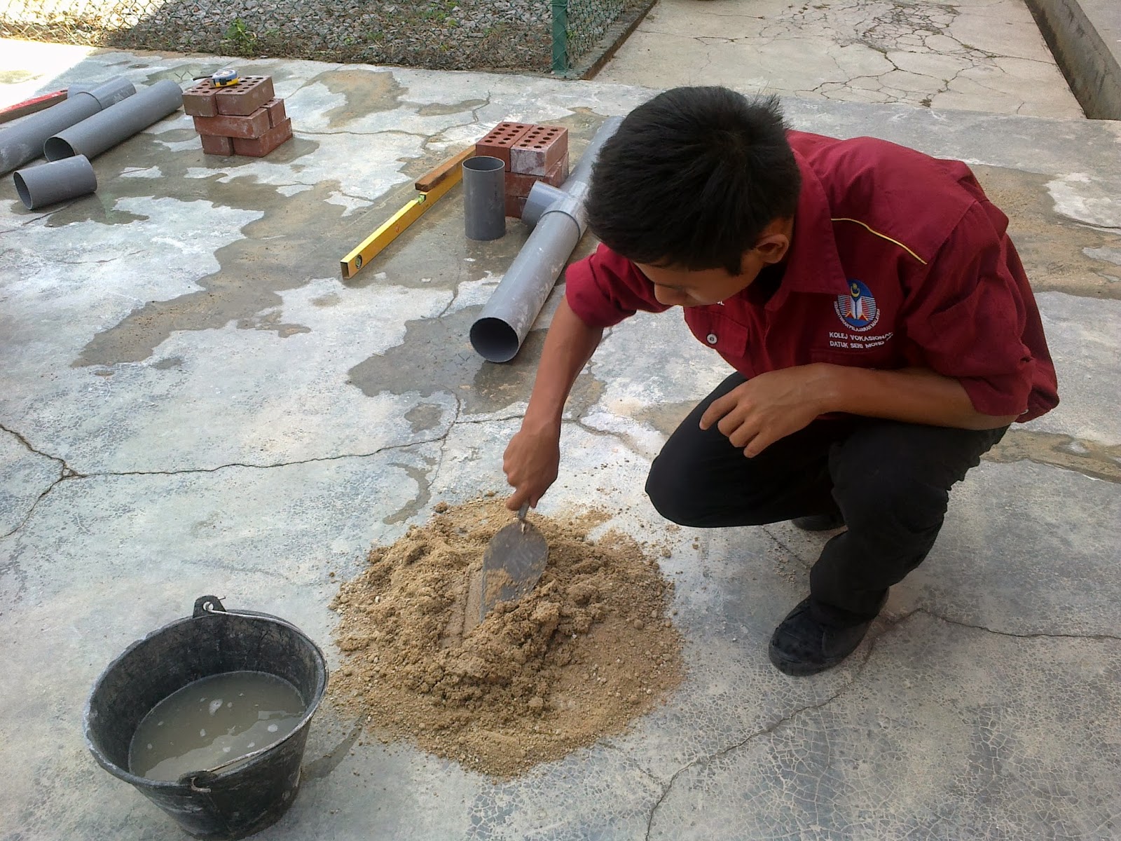 Teknologi Pembinaan: Amali pemasangan paip pembentung - sambungan T