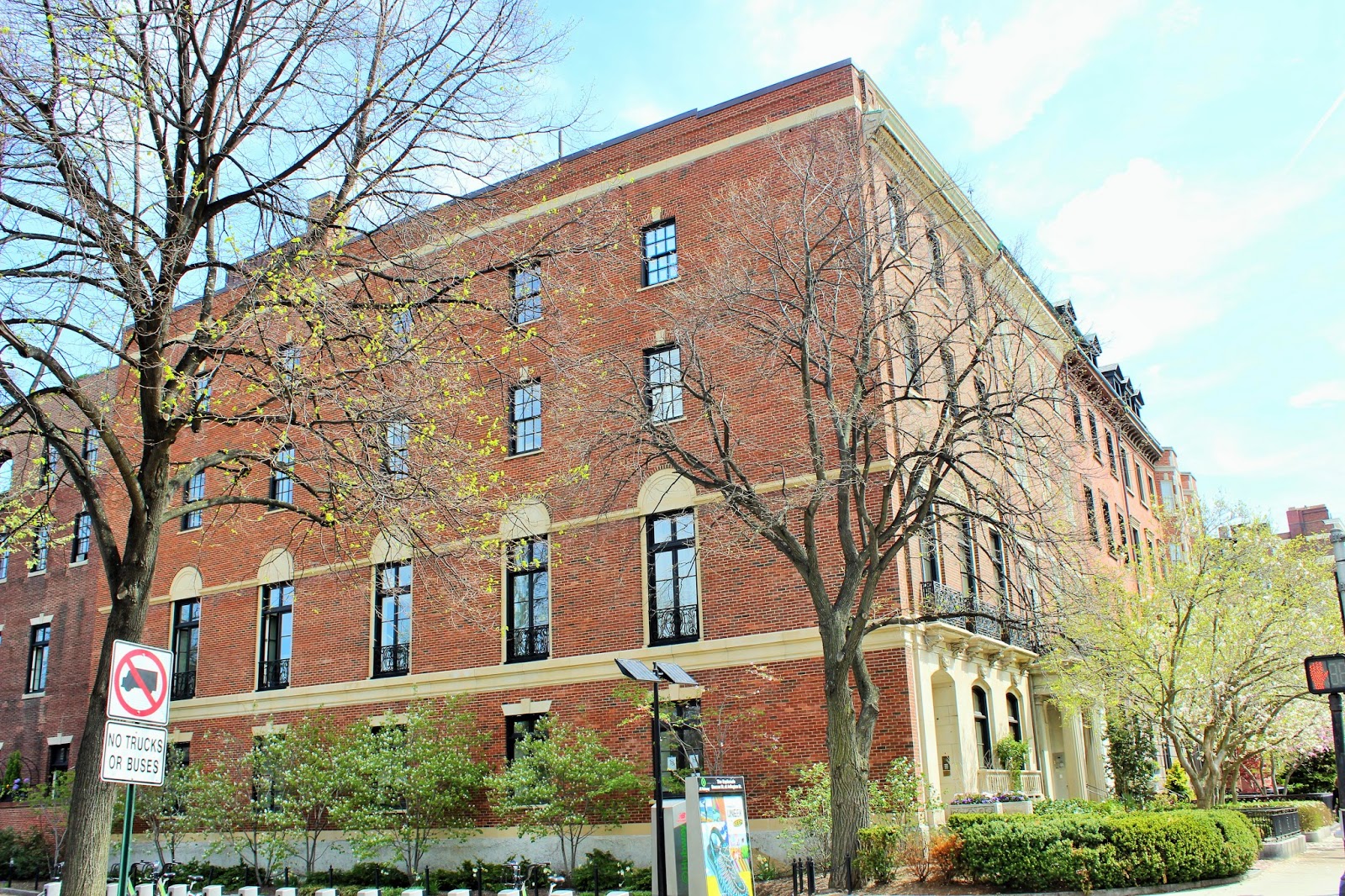 Tahoma Beadworks & Photography: The Old Emerson College Campus