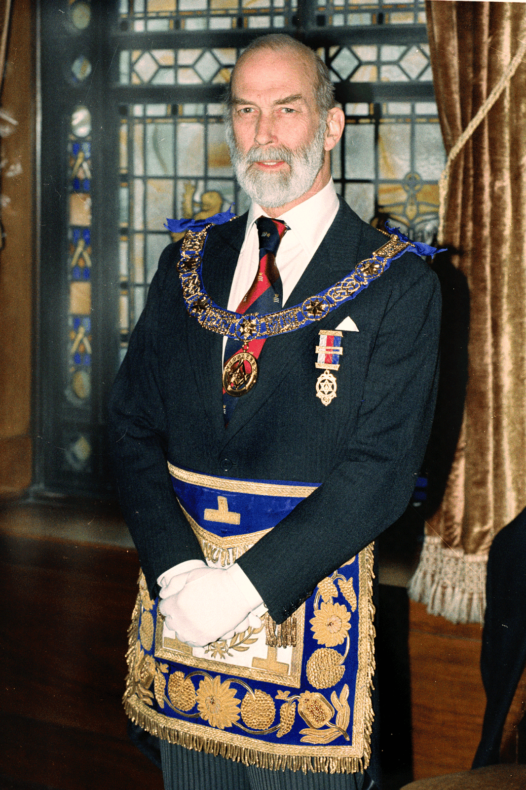 Royal - all in the hands