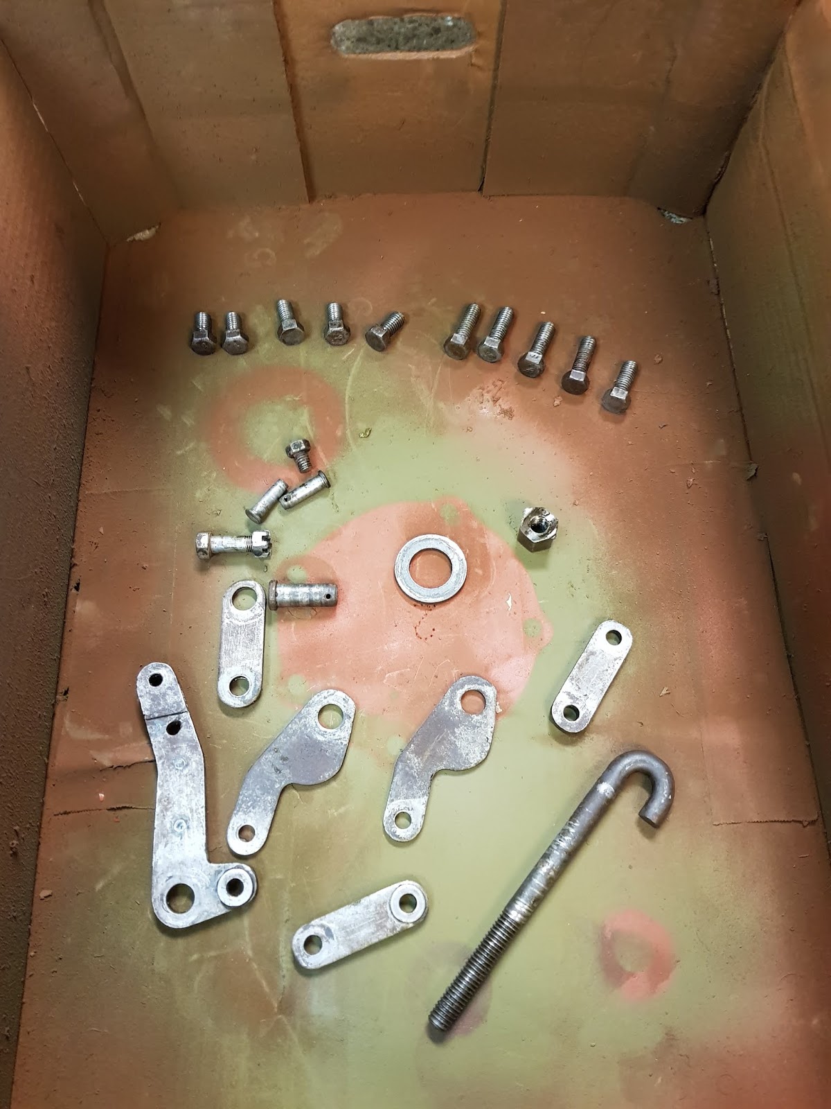 Creatief met legermateriaal. Bouwdozen schaal 1:1: revisie van de ...