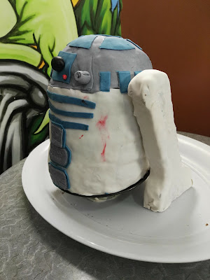 What Bronte Made Next: R2D2 Cake