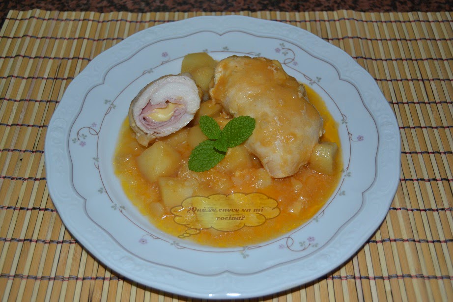 PECHUGA DE POLLO RELLENA EN GUISO.