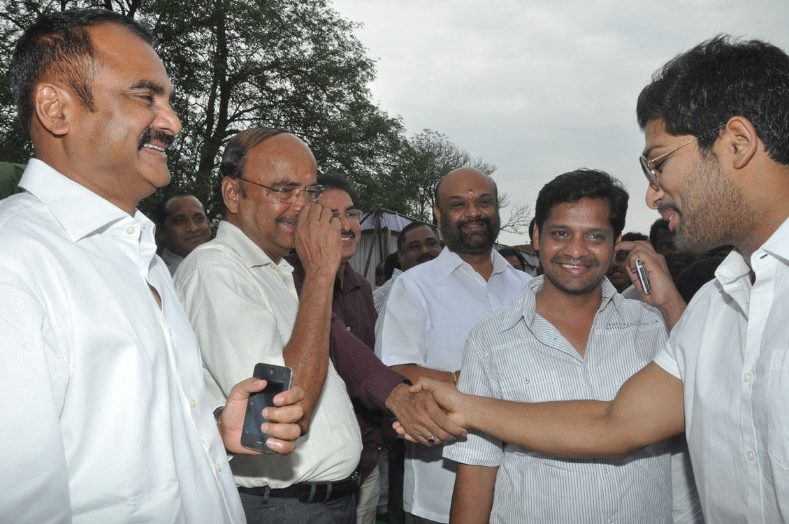 Kotha Janta Movie Launch - Hot PHOTOSHOOT Bollywood, Hollywood, Indian ...