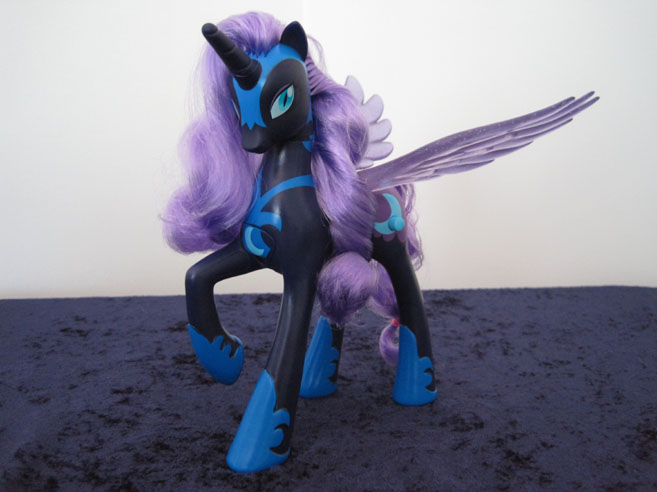 Toy Box Nebula: Toy Review: MLP Talking Nightmare Moon TRU Exclusive