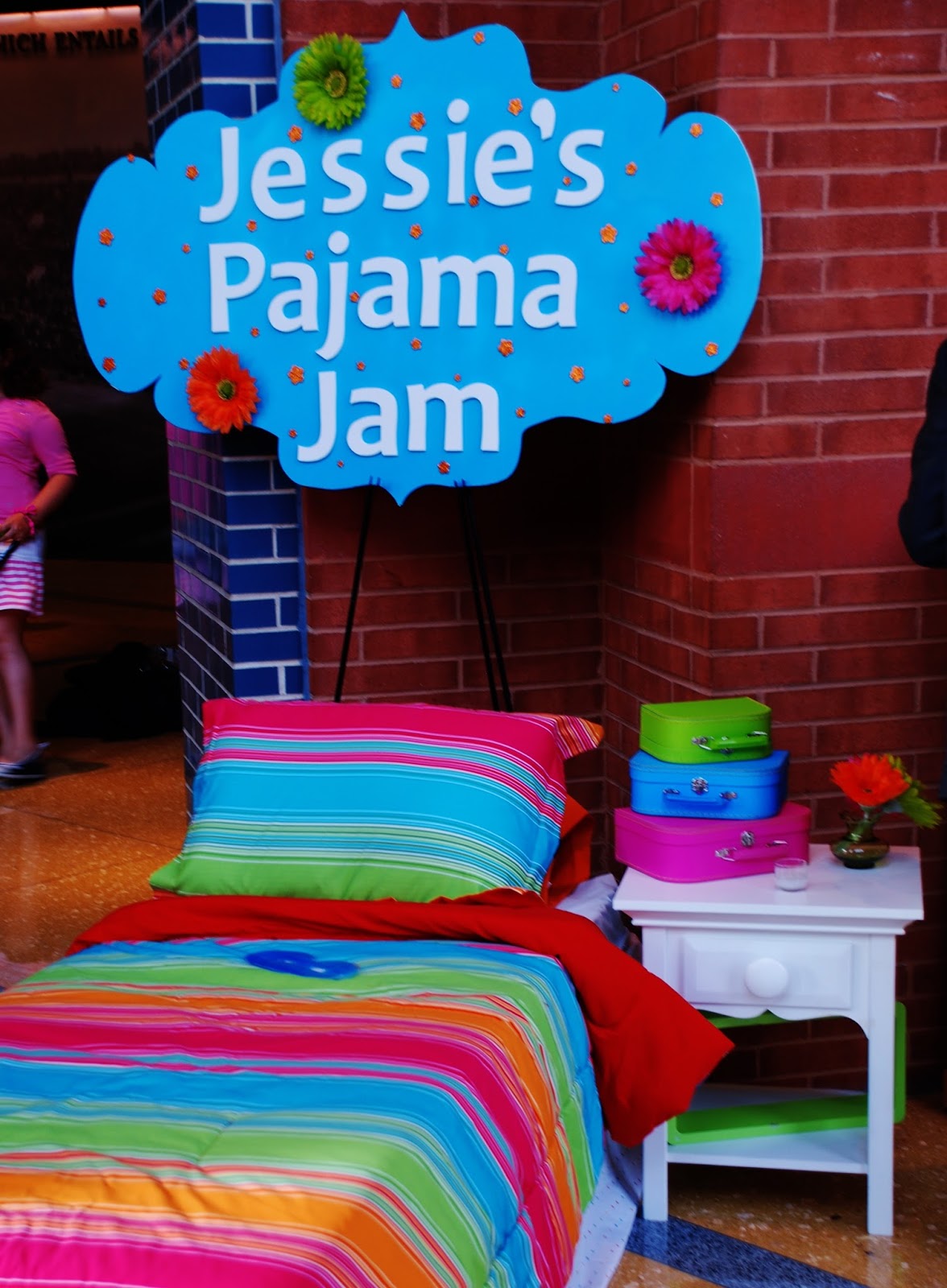 Setting the Mood: JESSIE'S PAJAMA JAM!