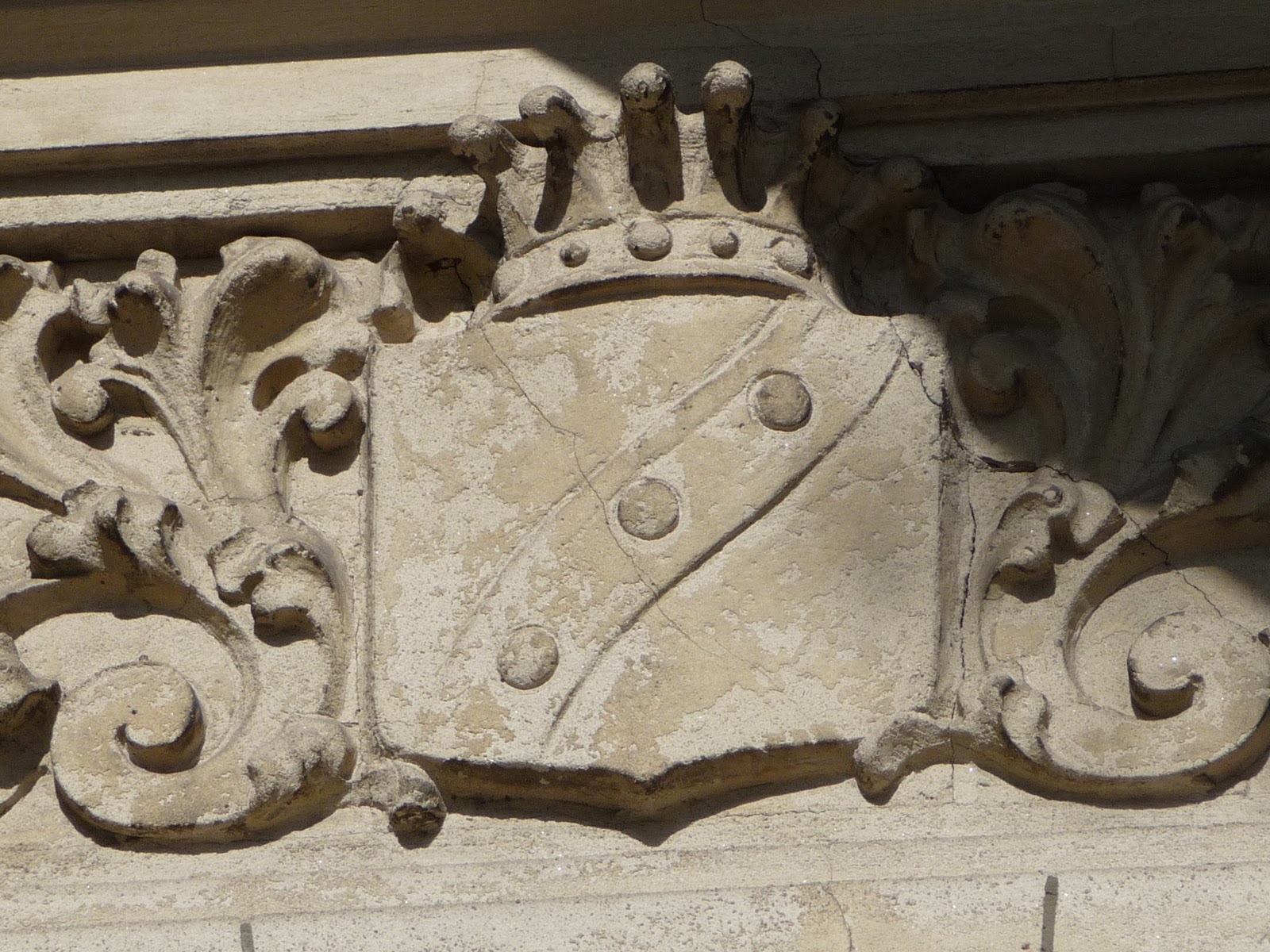 Heráldica en la Argentina: Fachadas: Hildalgo al 1300