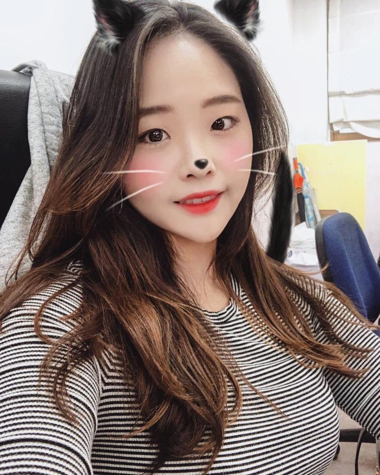 dongyoungsang닷컴: 스터디서치 광고에 나오는 메이 may 쌤 인스타그램 사진 모음