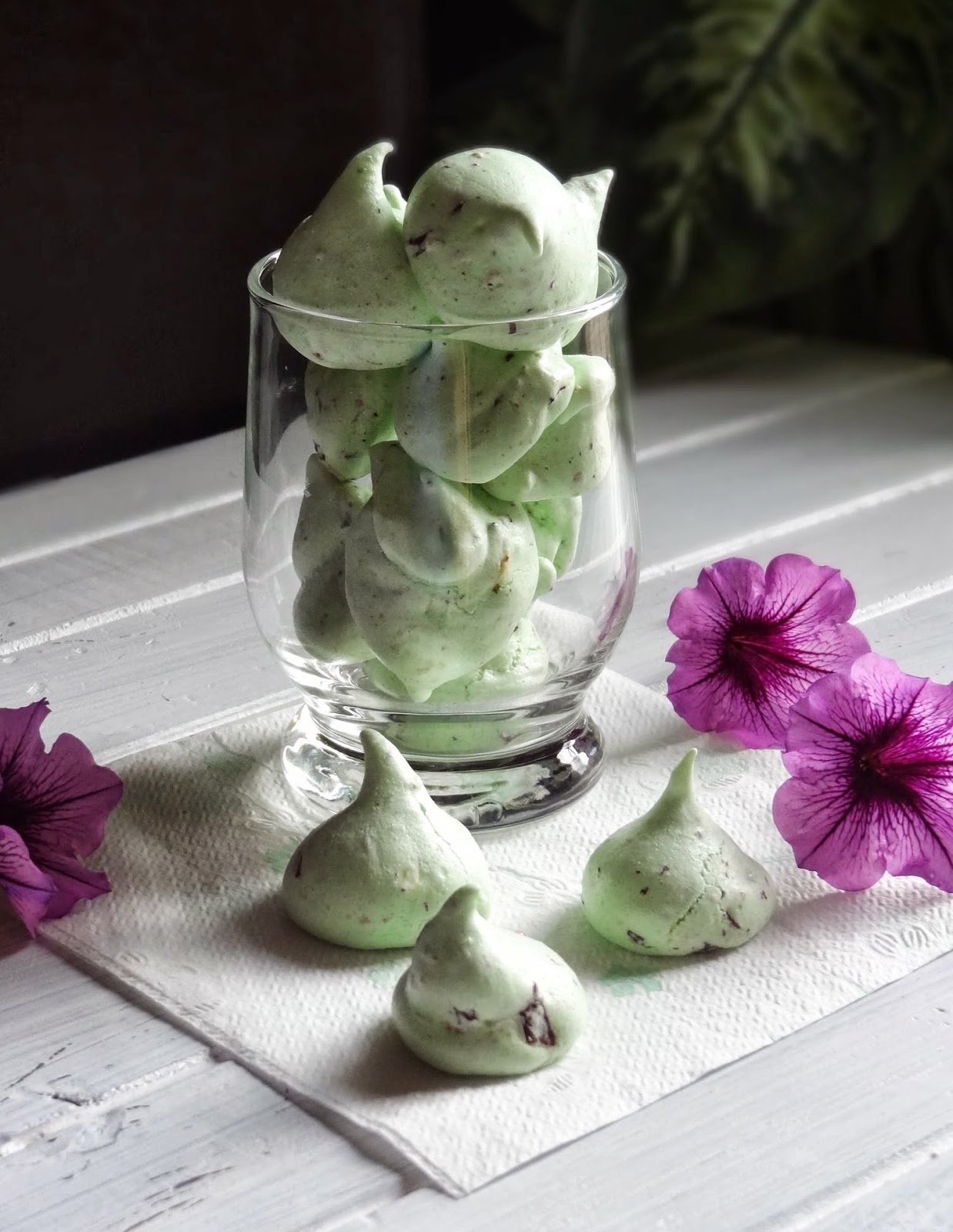 Pepermint bark meringue cookies